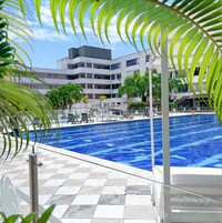 2 piscinas exteriores, guarda-sóis, espreguiçadeiras 