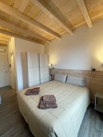 Quarto Duplo Superior | Lençóis italianos Frette, roupa de alta qualidade, edredões de penas 