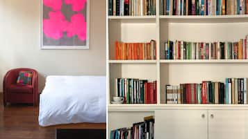 Quarto Duplo Standard | Roupa de alta qualidade, minibar, cofre no quarto, secretária