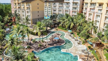 3 piscinas exteriores, guarda-sóis, espreguiçadeiras