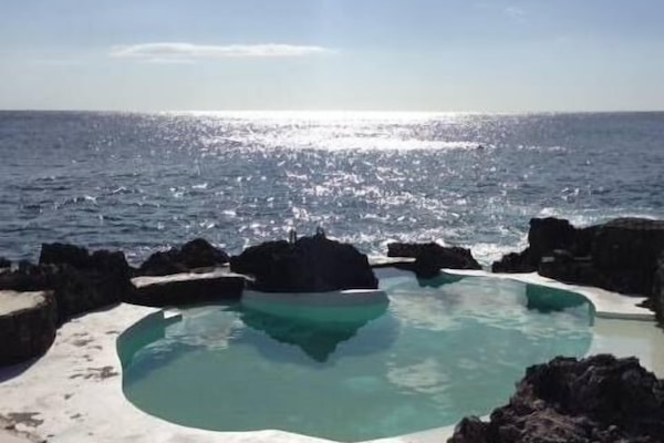 Piscina exterior, espreguiçadeiras