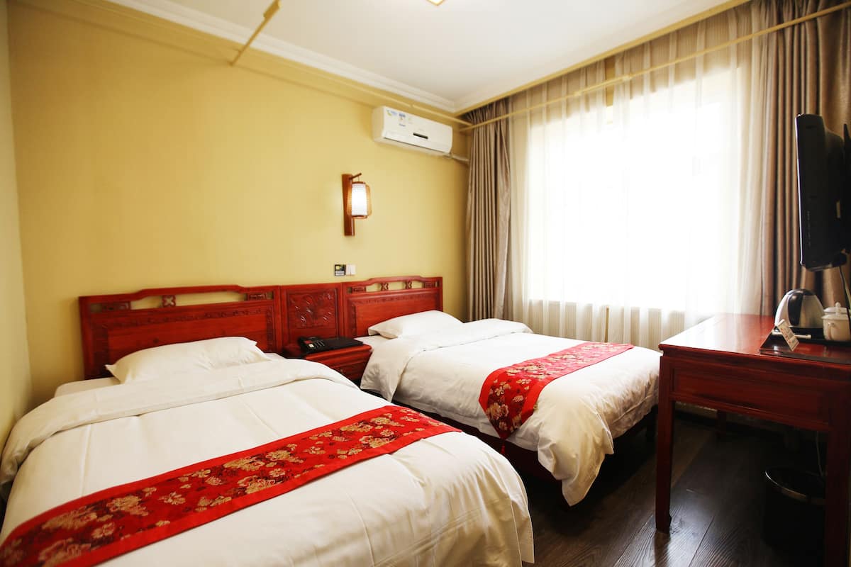 Quarto duplo luxo | Escrivaninha, quartos à prova de som, Wi-Fi de cortesia, roupa de cama