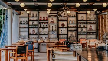Café da manhã, almoço e jantar