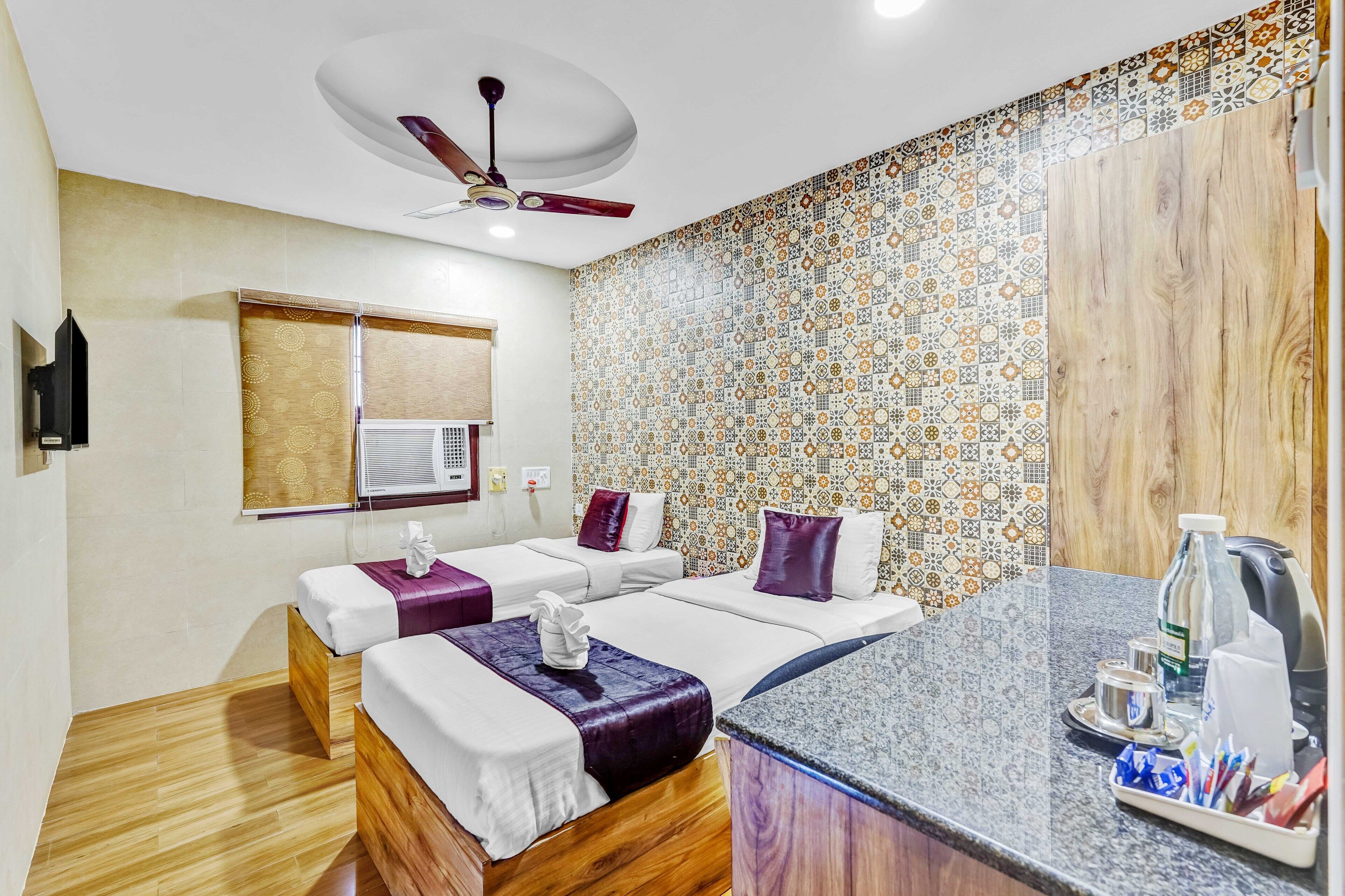 Roupas de cama antialérgicas, cofres nos quartos, escrivaninha