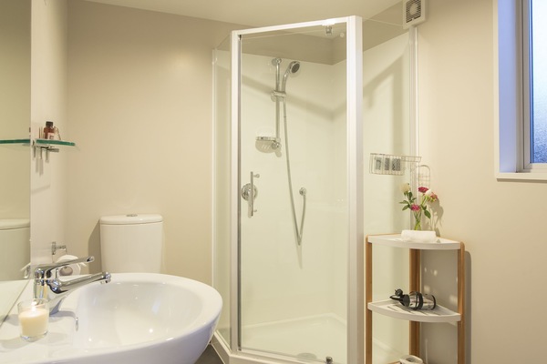Loft standard, 1 quarto | Banheiro | Chuveiro, secador de cabelo, toalhas de banho