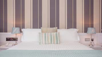 Quarto Twin | Cofre no quarto, com decoração personalizada, secretária