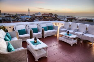 Cozinha asiática, com vista para o oceano 