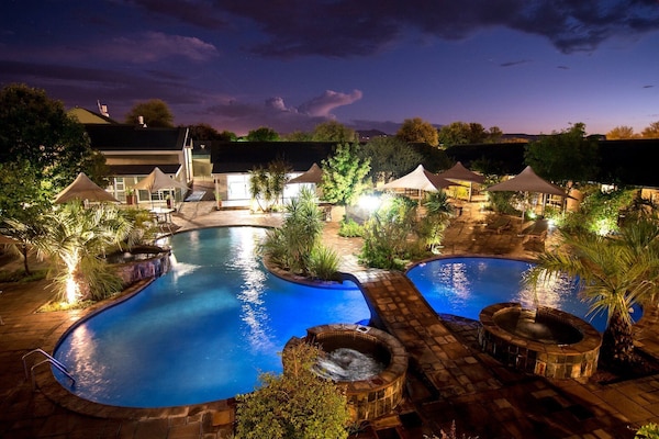 Arebbusch Travel Lodge - Windhoek