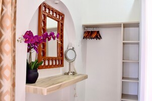 Quarto Comfort | Cofre no quarto, Wi-fi grátis, roupa de cama fornecida