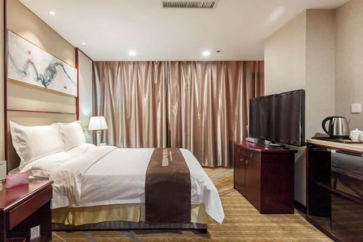 Minibar, cofre no quarto, ferro/tábua de engomar