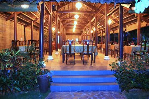 Café da manhã, almoço e jantar; culinária internacional 