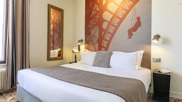 Quarto Duplo Superior | Roupa de alta qualidade, cofre no quarto, secretária