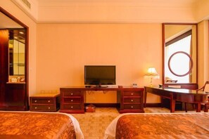 Minibar, cofre no quarto, despertadores