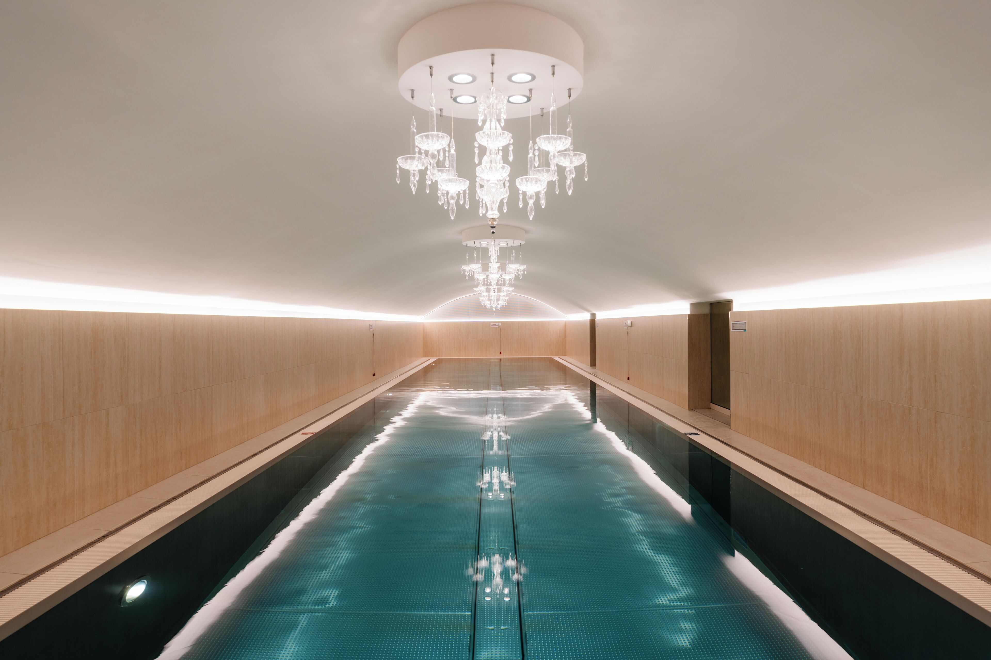 Piscina interior, da(s) 07:00 à(s) 22:00, espreguiçadeiras 