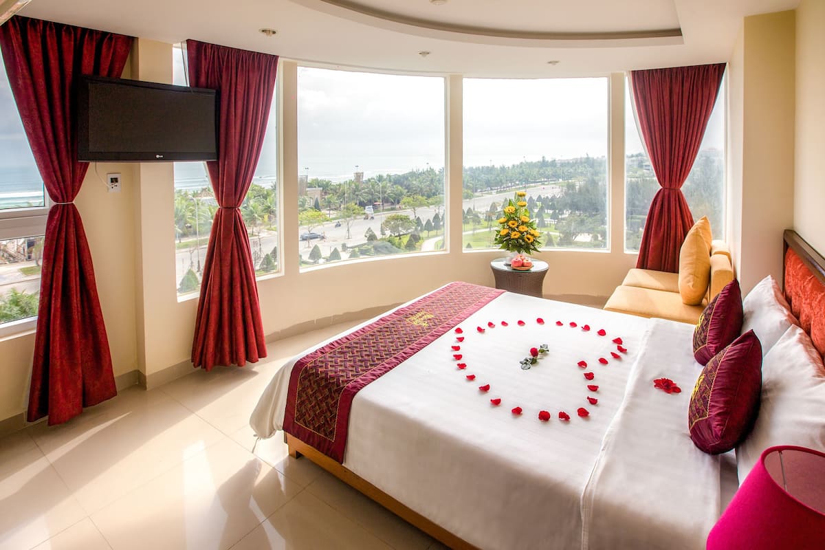 Quarto casal luxo | Frigobar, cofres nos quartos, escrivaninha, Wi-Fi de cortesia