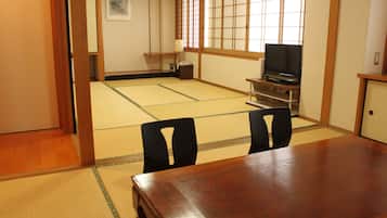 Quarto tradicional, para fumantes (Japanese Style) | Individualmente decorados, escrivaninha, Wi-Fi de cortesia