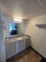 Chuveiro/banheira combinados, secador de cabelo (mediante solicitação)