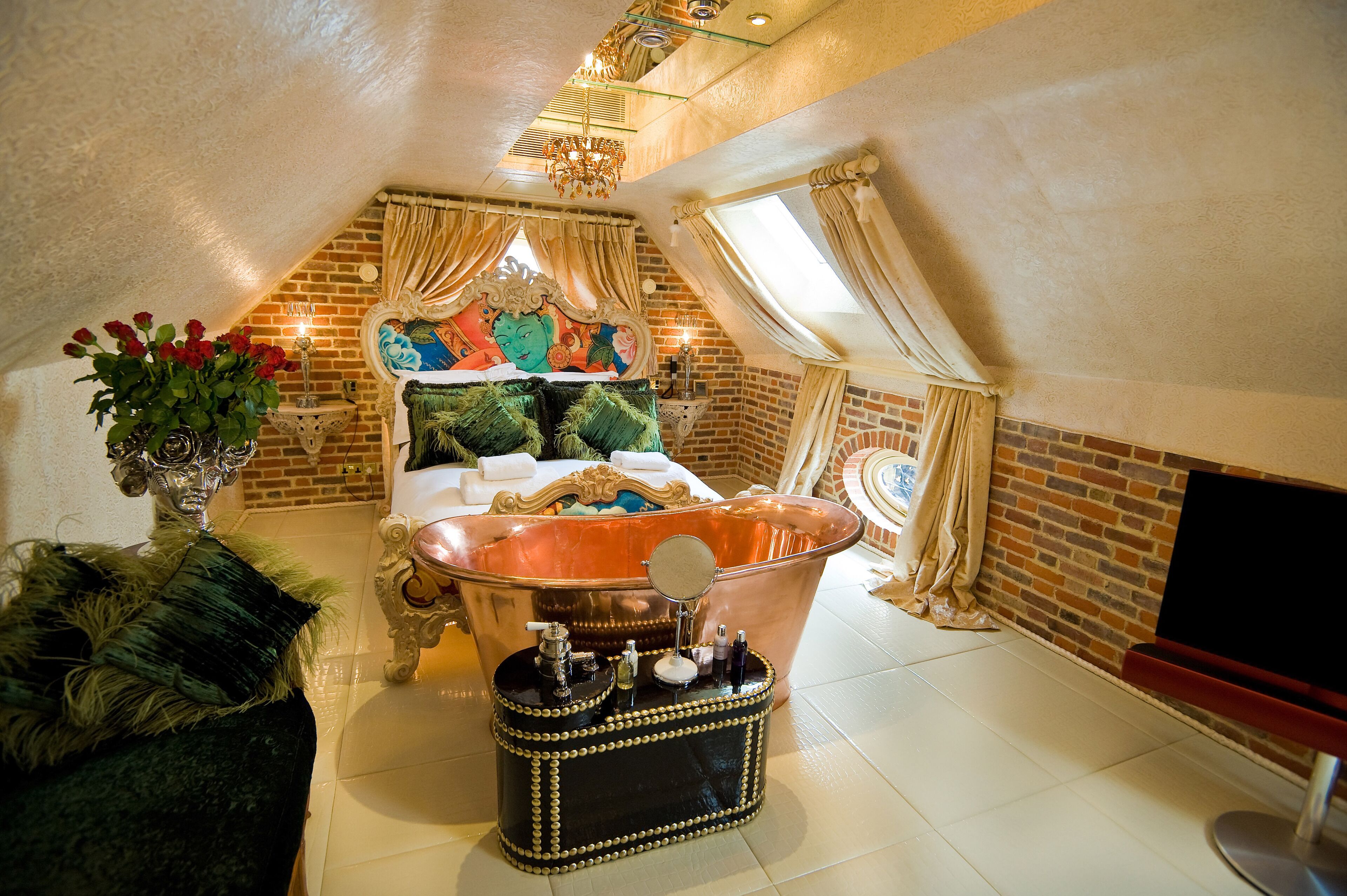 Crazy Bear Hotel-Beaconsfield, Beaconsfield: Reviews & Hotel Deals ...