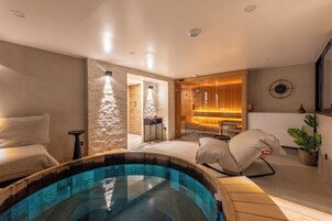 Banheira de hidromassagem interior