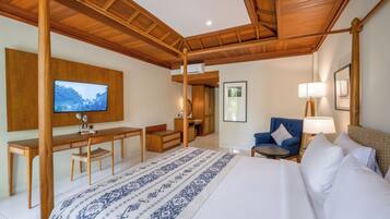 Quarto luxo, vista para o jardim | Individualmente mobiliados, escrivaninha, cortinas blackout