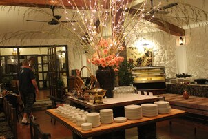 Pequenos-almoços, almoços e jantares servidos 