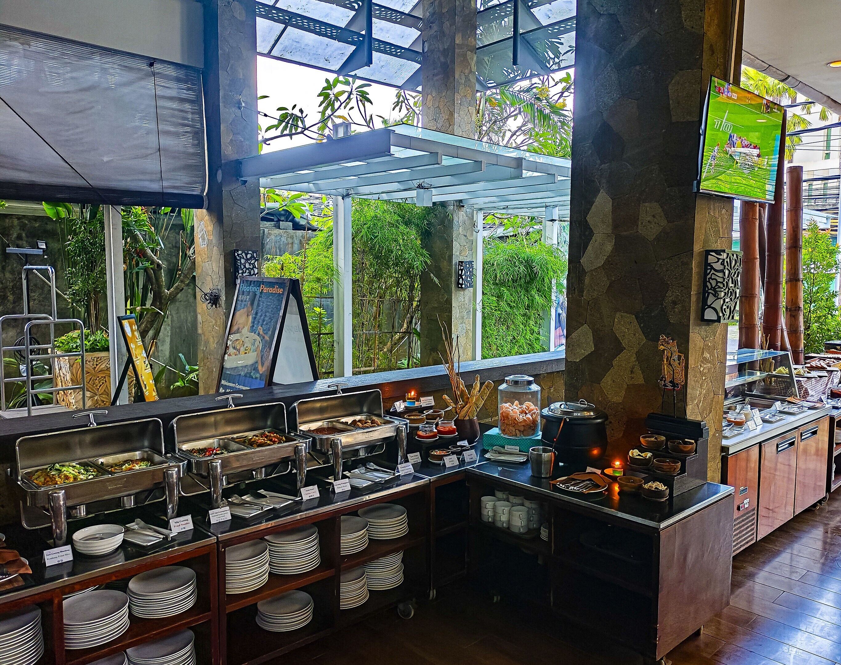 Pequeno-almoço tipo buffet diário mediante uma taxa 