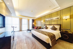 Quarto Superior, 1 cama king-size | Minibar, cofre no quarto, secretária, cortinas/cortinados opacos 