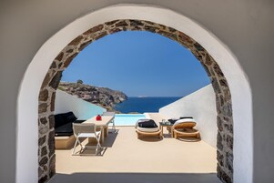 Cave Suite Infinity Pool Caldera View | Refeições ao ar livre