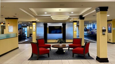 Holiday Inn Express & Suites Detroit North - Troy by IHG