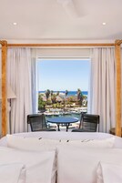 Quarto, 1 cama King, sacada | Roupas de cama premium, frigobar, cofres nos quartos, escrivaninha