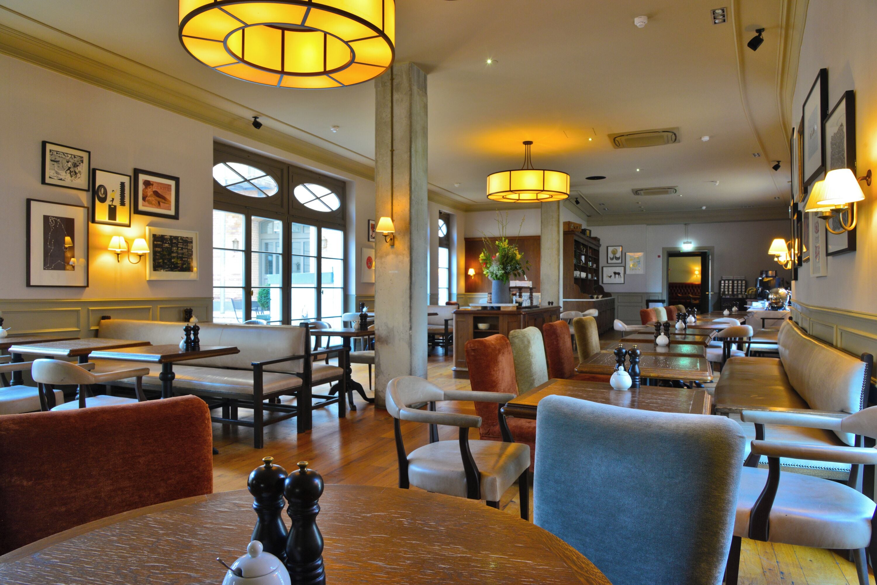 Pequeno-almoço tipo buffet diário (23.50 EUR por pessoa) 