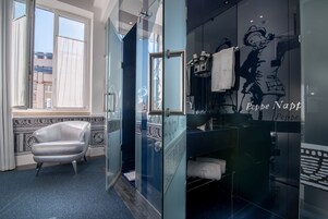 Quarto Twin Superior | Minibar, cofre no quarto, cortinas/cortinados opacos 