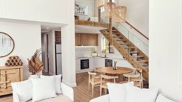 Apartamento de Luxo | Sala de estar | TV de ecrã plano, leitor de DVD