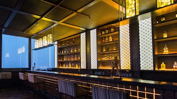 2 bares/lounges