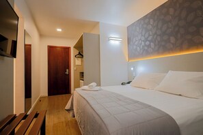 Quarto Duplo Standard | Minibar, com decoração personalizada, com mobília individualizada 