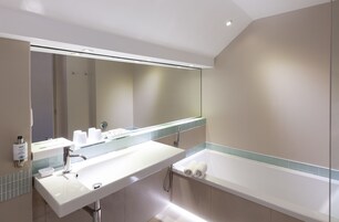 Quarto duplo | Banheiro | Chuveiro, toalhas de banho