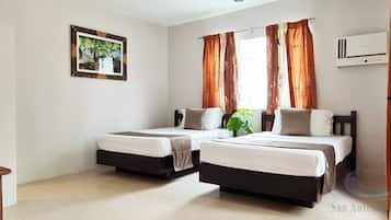 Quarto Superior | Cortinas/cortinados opacos, roupa de cama fornecida