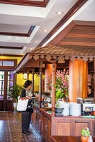 Café da manhã com buffet todos os dias mediante uma taxa