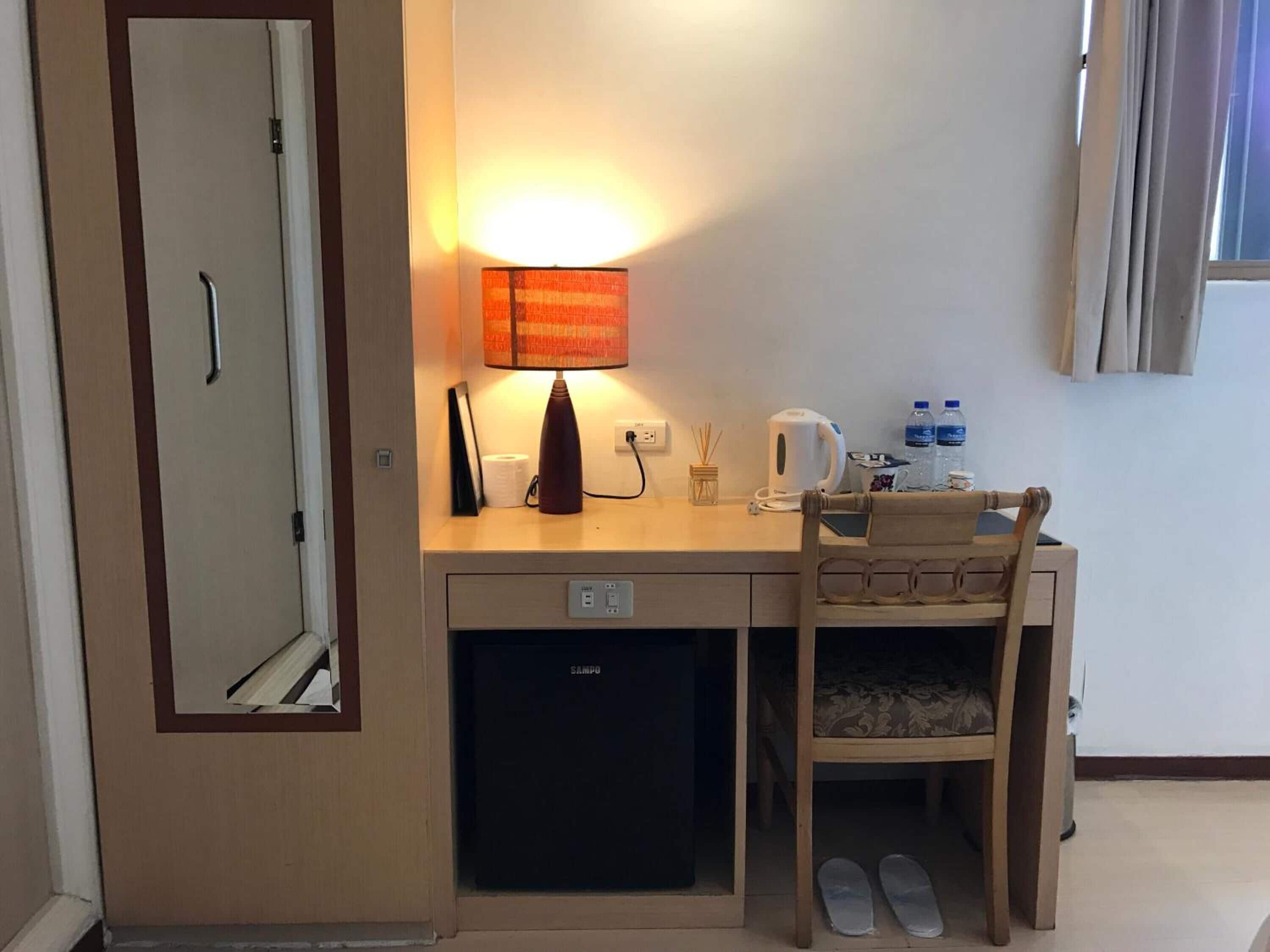 1 quarto, cortinas blackout, ferros/tábuas de passar roupa