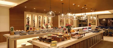 Pequeno-almoço tipo buffet diário mediante uma taxa