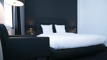 1 quarto, escrivaninha, cortinas blackout, quartos à prova de som