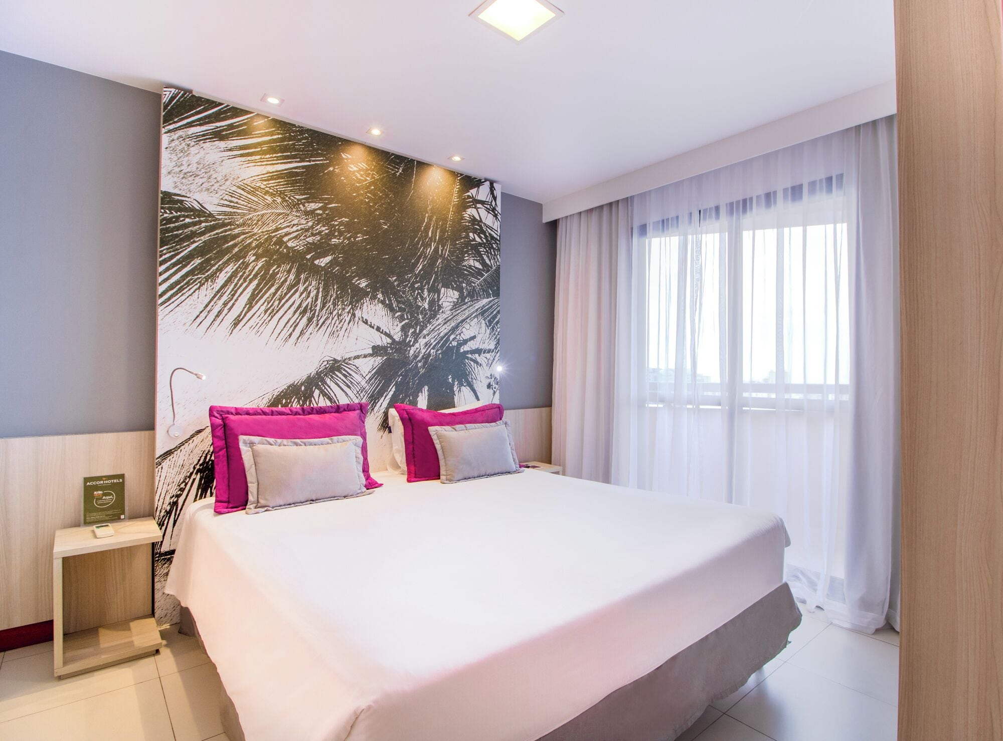 Quarto Superior, 1 cama de casal | Minibar, secretária, Wi-fi grátis, roupa de cama fornecida 