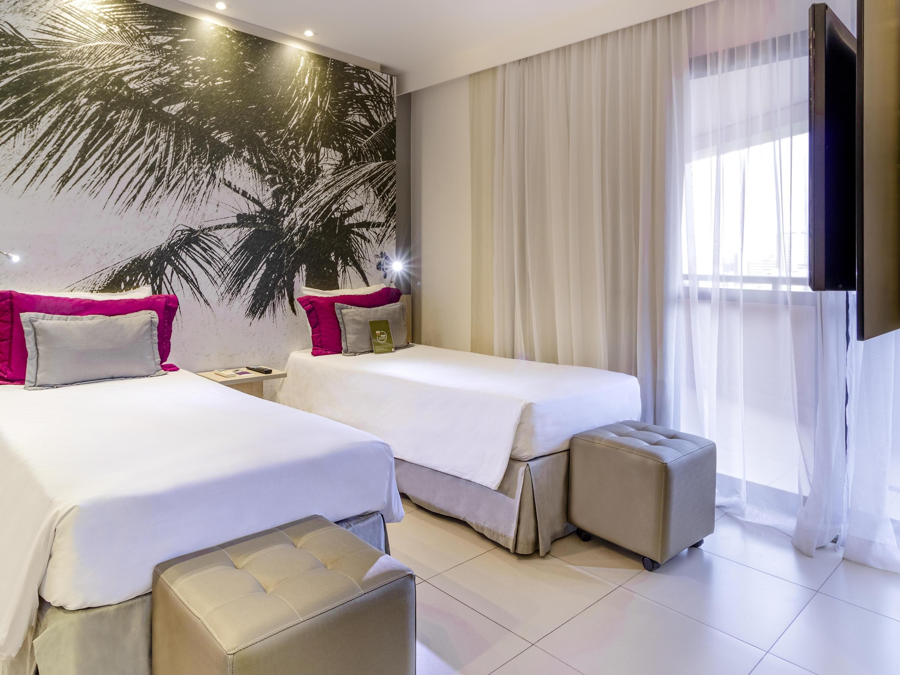 Quarto superior, 2 camas de solteiro | Frigobar, escrivaninha, Wi-Fi de cortesia, roupa de cama