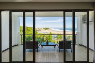 Suíte, 1 quarto, vista parcial para o oceano | Banheiro | Banheira e chuveiro separados, banheiras de fontes termais