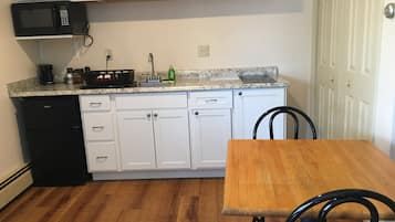 Quarto casal luxo, 2 camas Queen, cozinha americana | 1 quarto, ferros/tábuas de passar roupa, Wi-Fi de cortesia