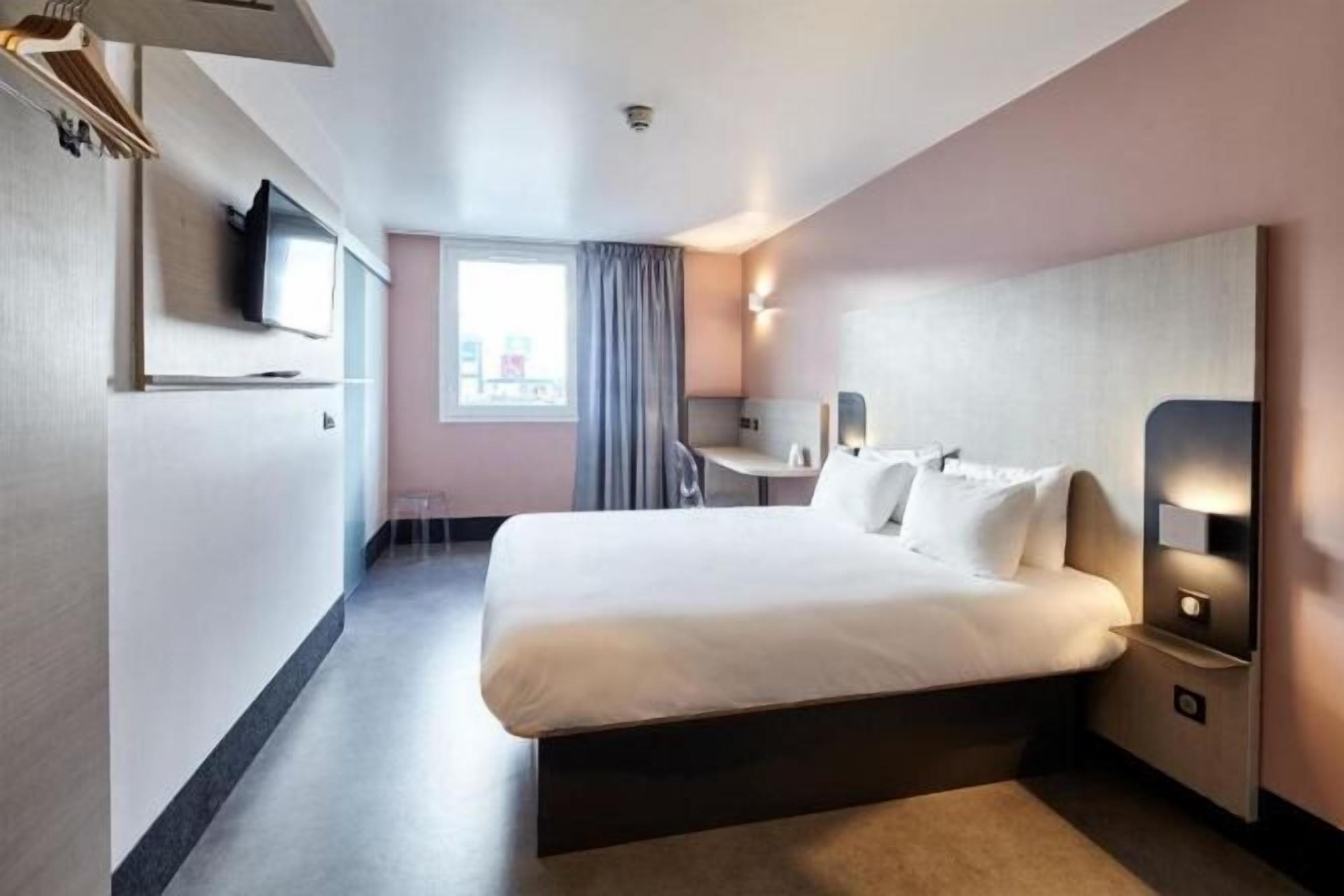 Minibar, secretária, cortinas/cortinados opacos, quartos insonorizados 