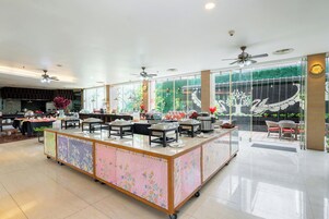 Café da manhã com buffet todos os dias mediante uma taxa