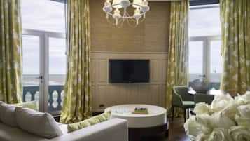 Suite, 1 cama king-size | Minibar, cofre no quarto, secretária
