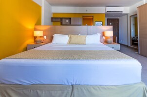 Quarto luxo | 1 quarto, camas com colchões pillow-top, frigobar, cofres nos quartos