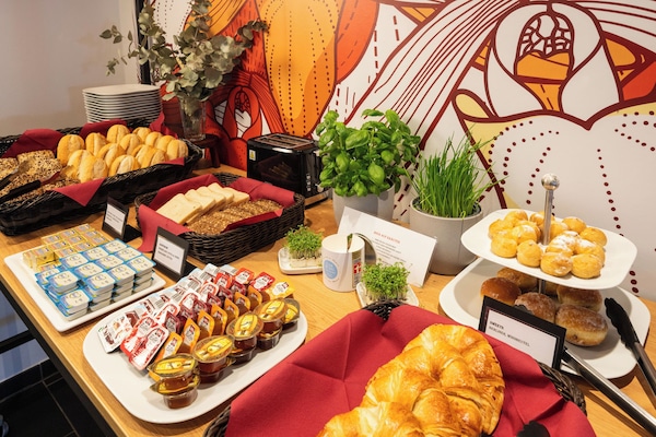 Café da manhã com buffet todos os dias mediante uma taxa